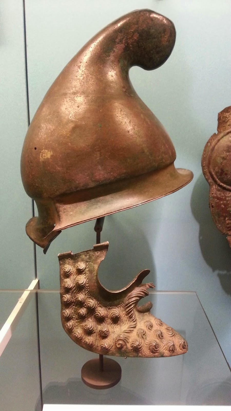 RAMS RAVENS AND WRECKS : CARTHAGINIAN HELMET FROM EGADI