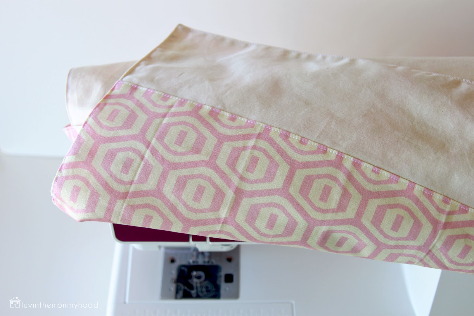 luvinthemommyhoodreviews: Reversible Sewing Machine Cover Tutorial with Martha Stewart Crafts!