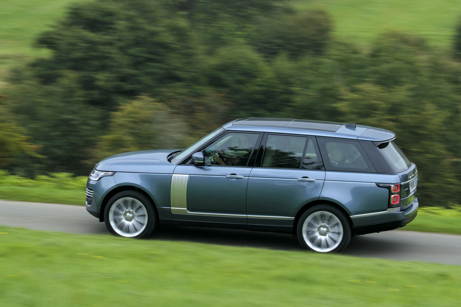 2018 Range Rover Facelift Unveiled With New Plug-in Hybrid Variant