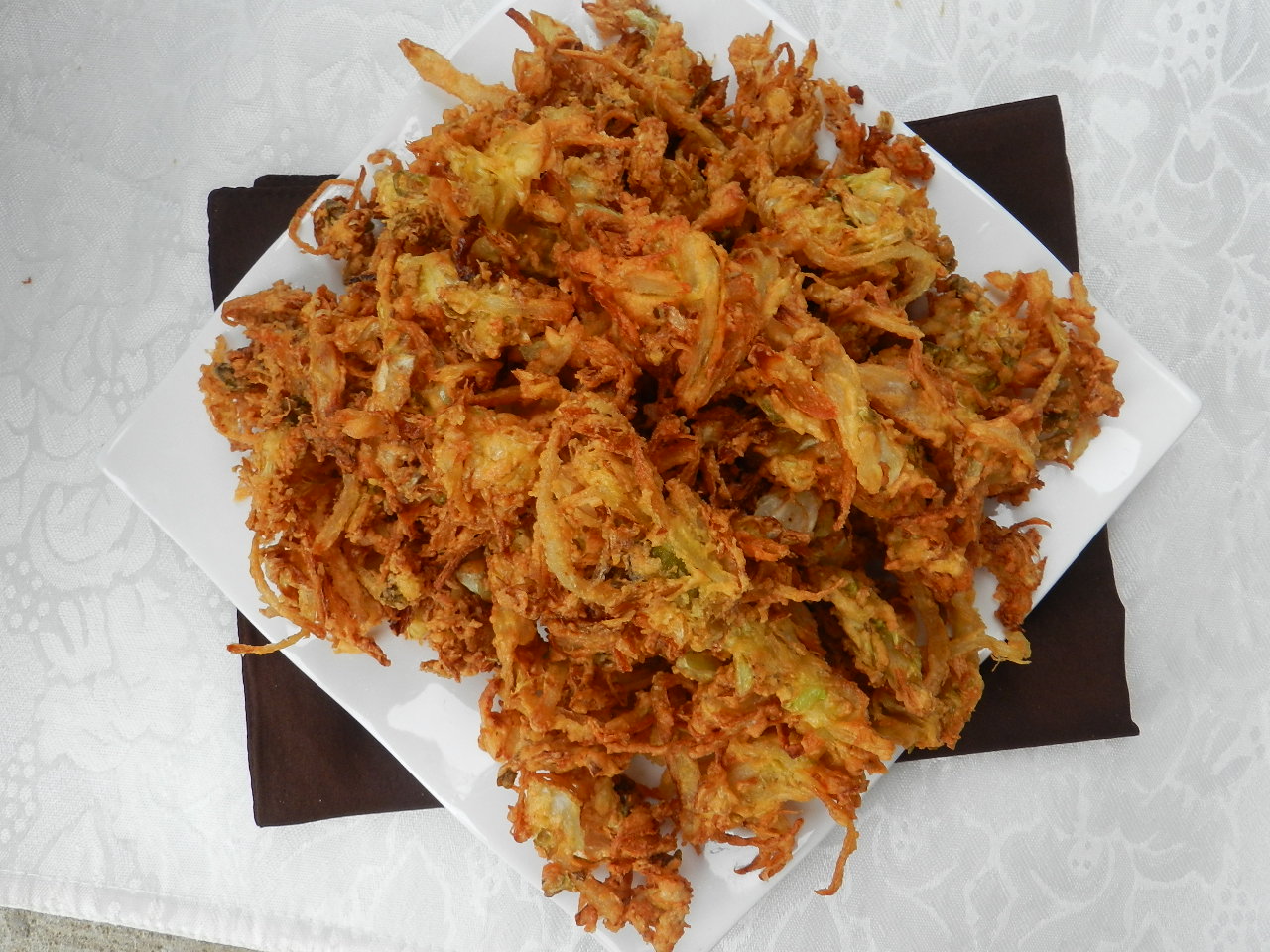 Raajis kitchen: Cabbage Pakoda
