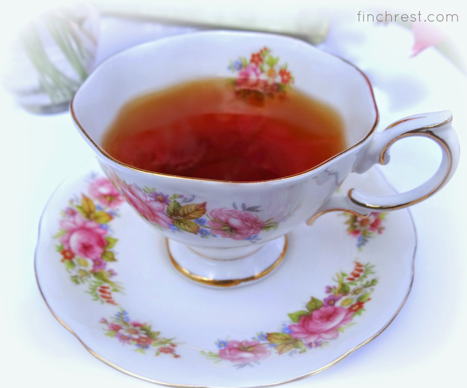 The Nest at Finch Rest: Pretty Pink Teacups