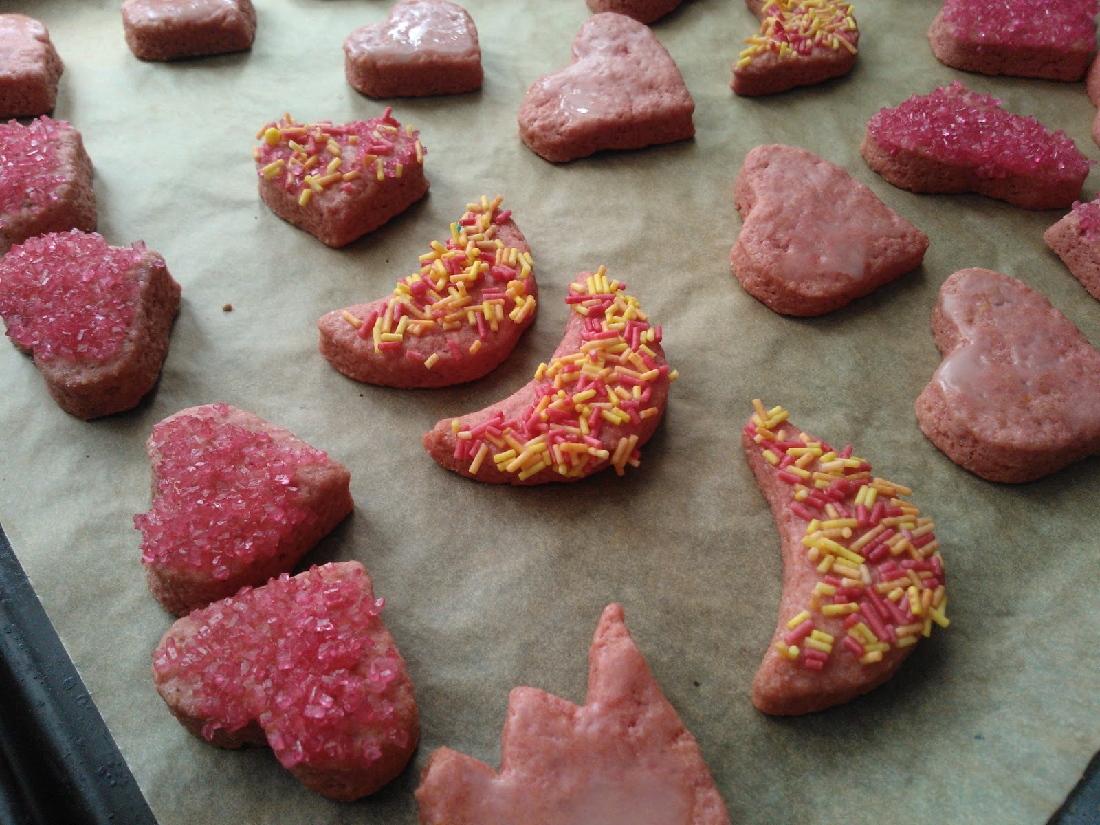 6qmglueck: Rote Herzchen-Kekse (weil die Essknete alle ist.....und es ...