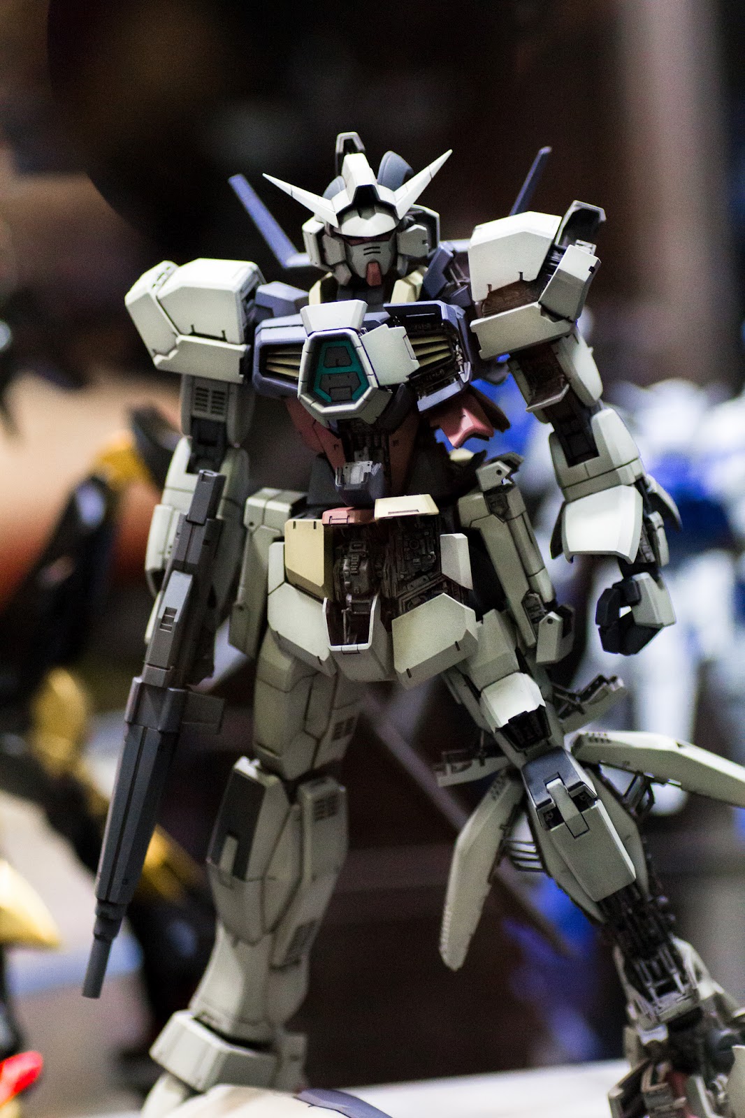 MG 1/100 Gundam AGE-1 Normal and HG 1/144 Gundam AGE-1 Razor Customized ...