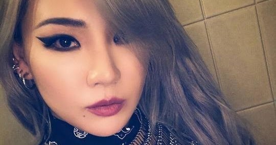 CL shows off her sharp V line