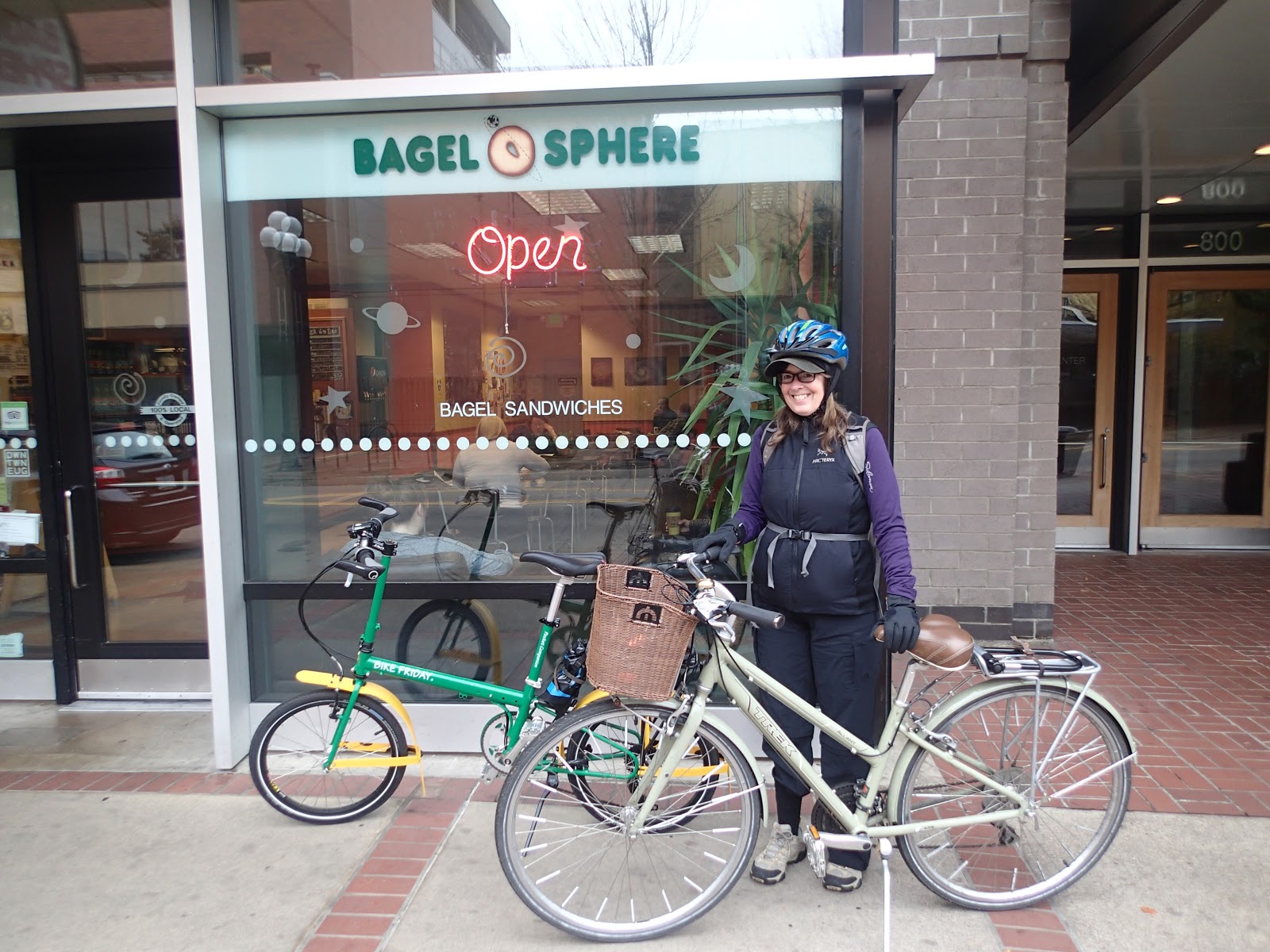 Kent's Bike Blog: Coffeeneuring with Christine: Bagel Sphere