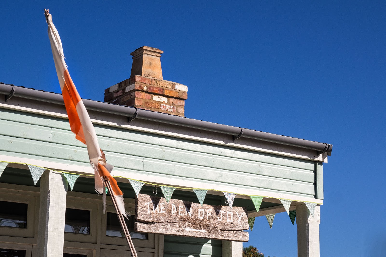 Lincolnshire Cam: Humberston Fitties Chalets.