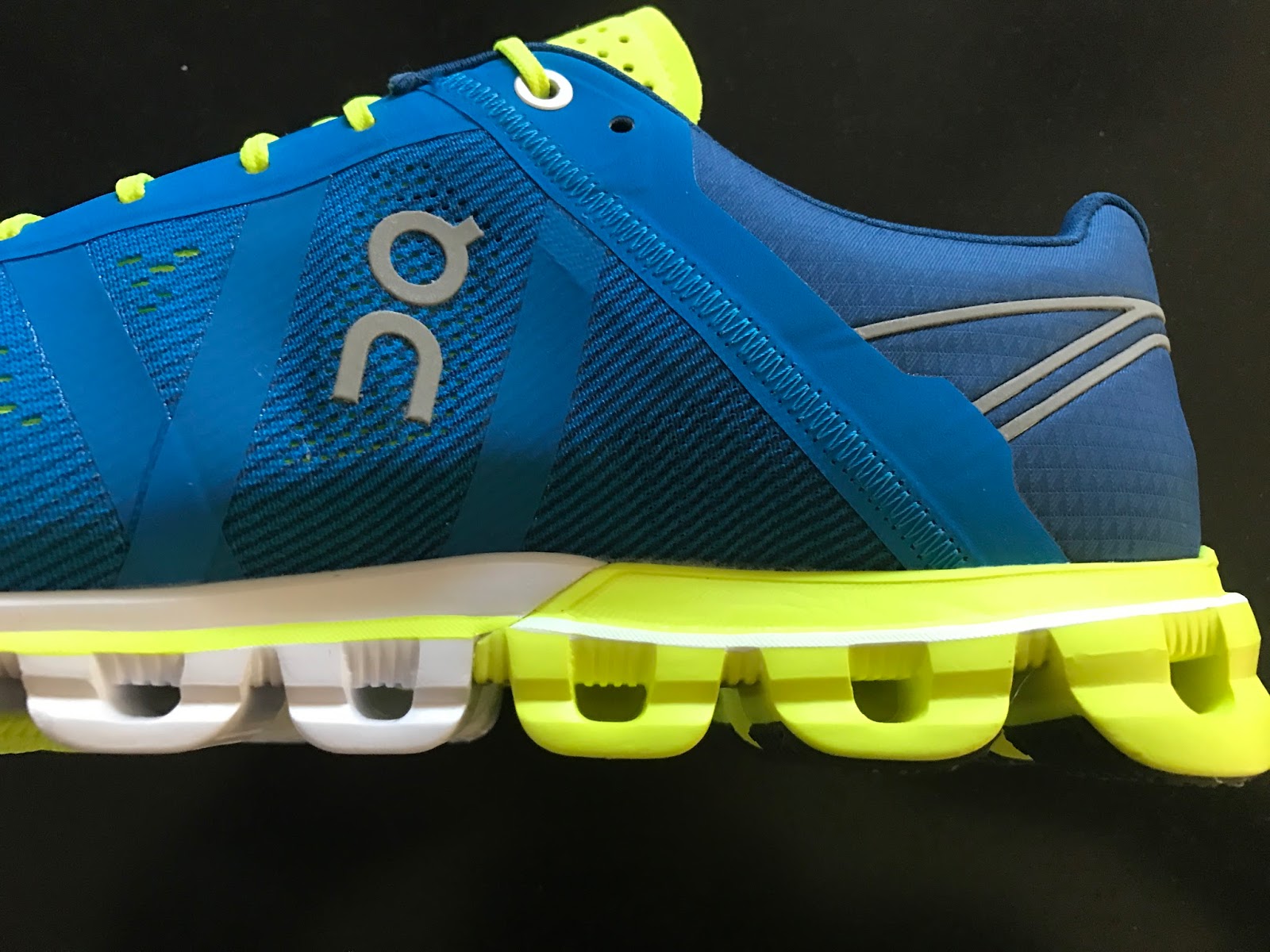 Road Trail Run: ON Running Cloudflow Review: Smoothing the Run Flow