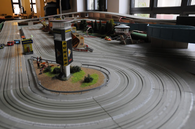 ACAR Faller AMS Rennbahn: Faller AMS - Endlich kommt Bewegung in die Bahn