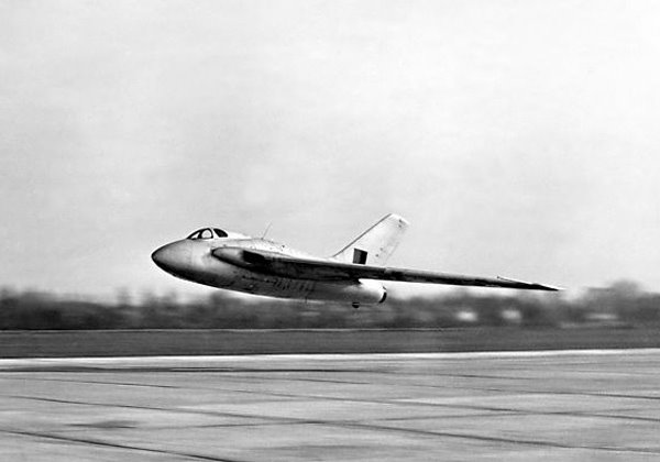 FDRA - Fuerza Aérea: Caza experimental: De Havilland DH 108 "Swallow"