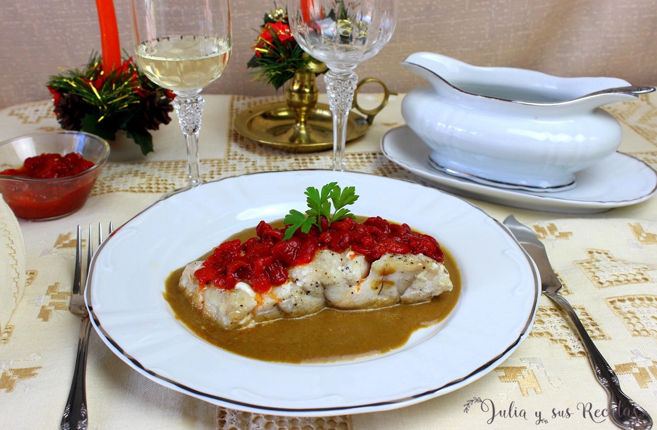 JULIA Y SUS RECETAS: Mero al horno con salsa de ajo negro y pimientos ...