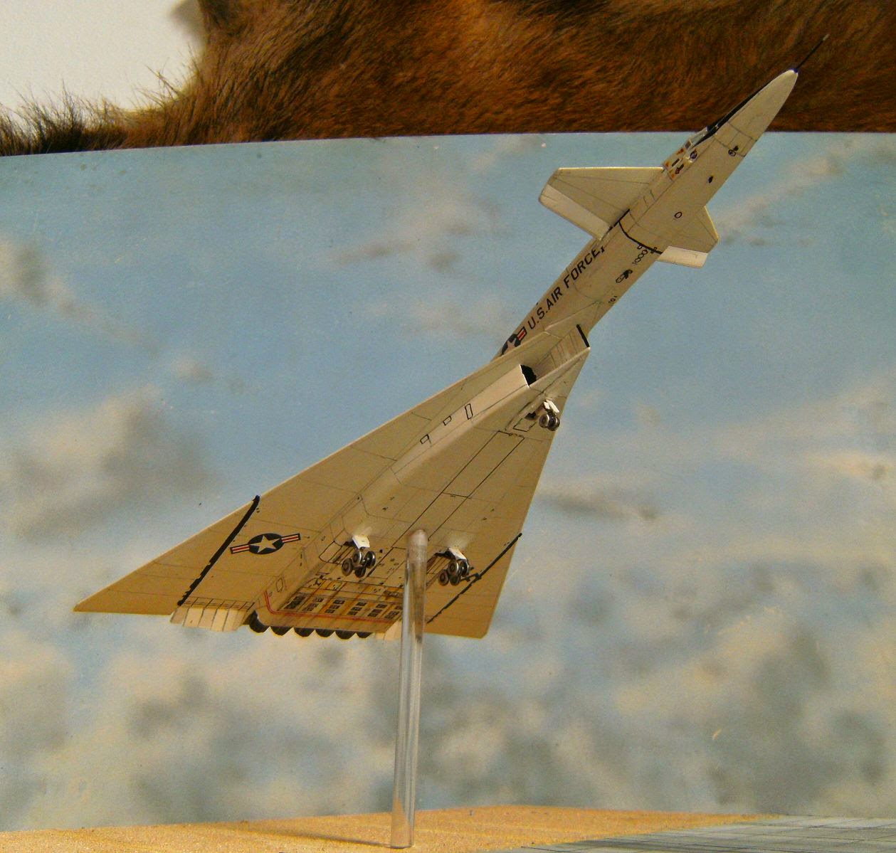 Happyscale-Modellbau: North American XB-70 Valkyrie & Lockheed F-104N ...