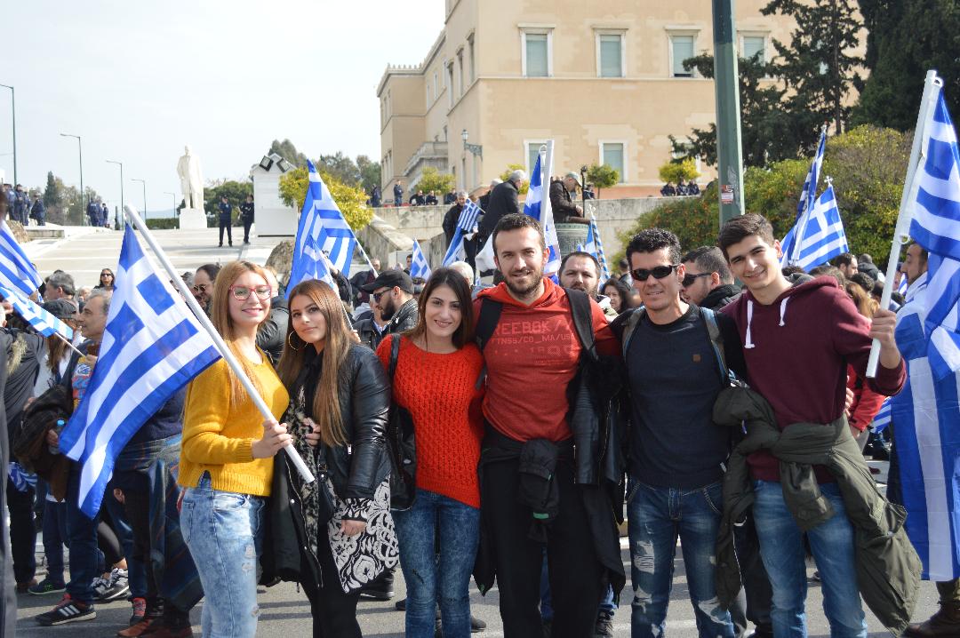 ΛΕΥΤΕΡΙΑ: ΔΥΝΑΜΙΚΑ ΜΠΡΟΣΤΑ ΚΑΙ ΠΑΛΙ Η ΚΑΡΙΤΣΑ ΓΙΑ ΤΗ ΜΑΚΕΔΟΝΙΑ - ΦΩΤΟ