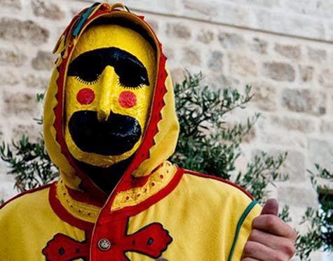 Fiestas tradicionales: Fiesta del Colacho, un saltador de bebés