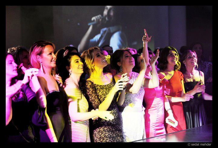 Tarkan Translations: Tarkan Sings at Charity Ball