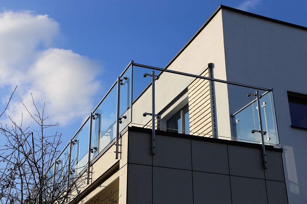 Aussie's Hub: Learn About the 5 Advantages of Installing Glass Balustrade