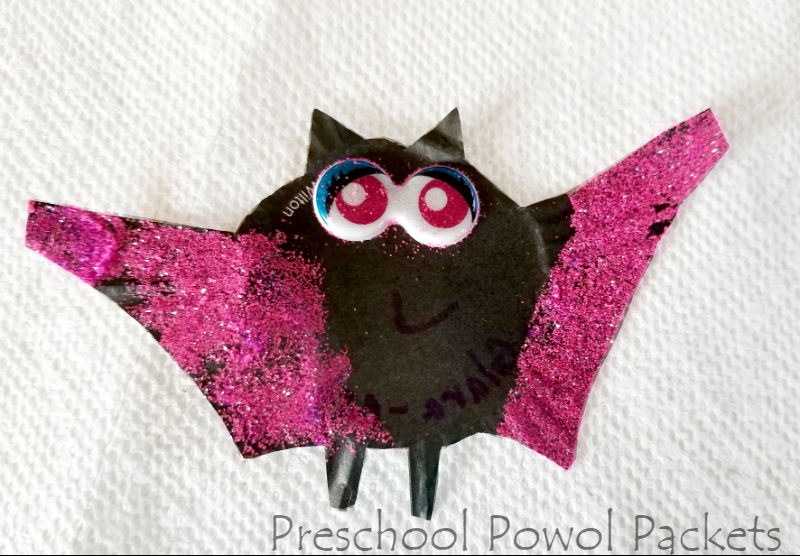 Bats are Nocturnal - Cupcake Liner Bat Craft | Preschool Powol Packets