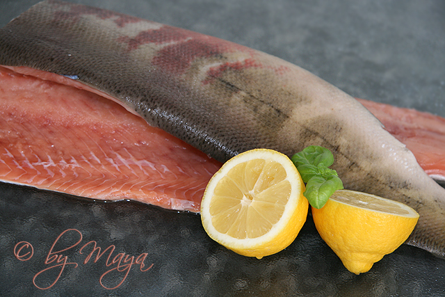Maya's World: Somon salbatic cu crusta de brînza aromata
