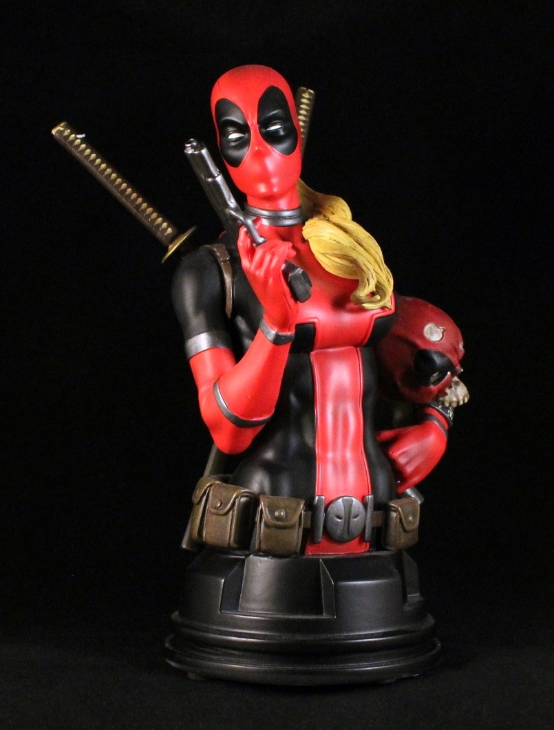 She's Fantastic: Marvel Mini Bust - LADY DEADPOOL!