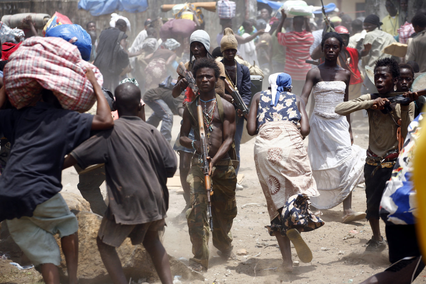 est100 一些攝影(some photos): "Johnny Mad Dog", "瘋狗強尼