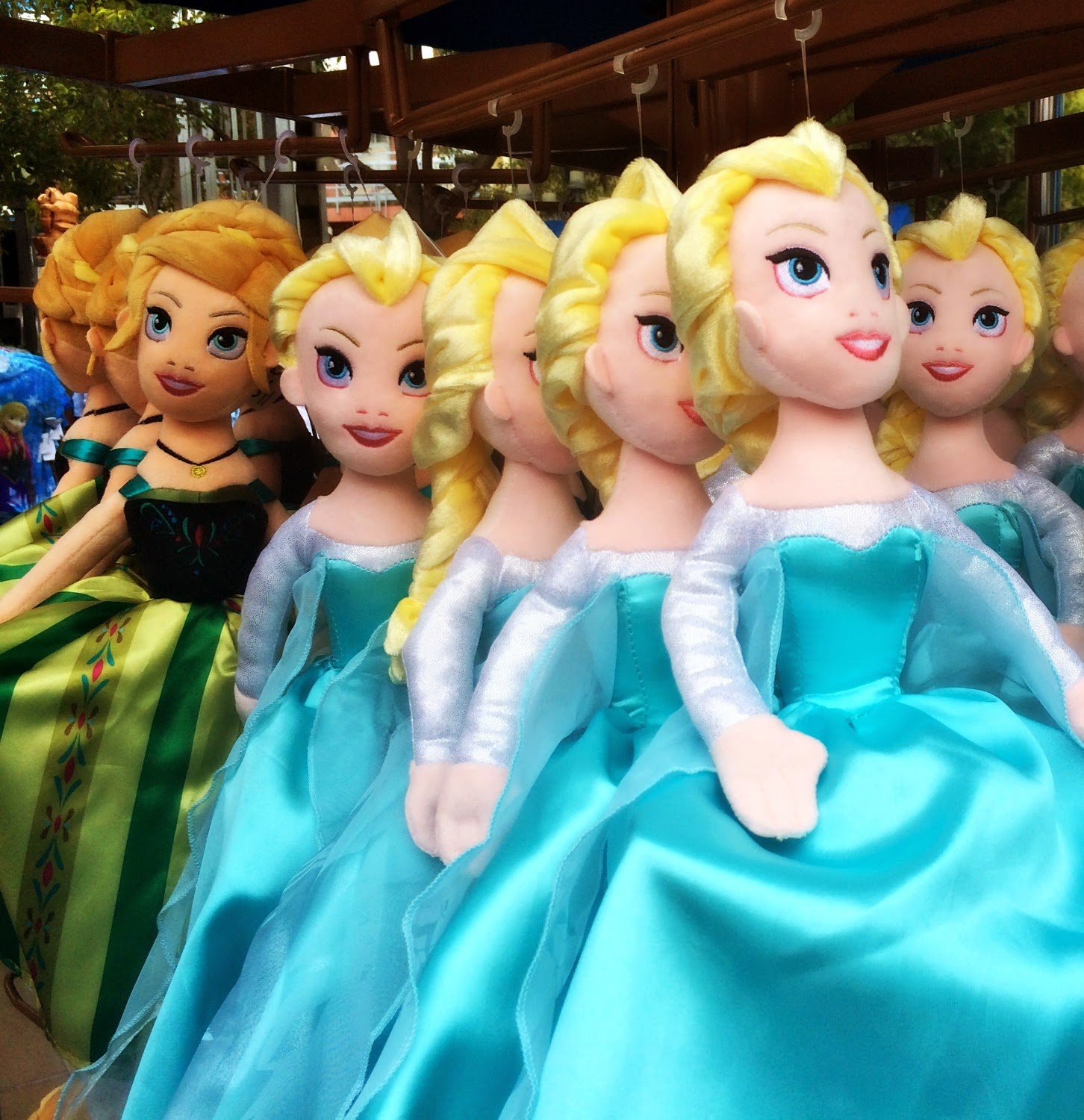 Disney Sisters: Frozen Summer Fun Guide to Walt Disney World