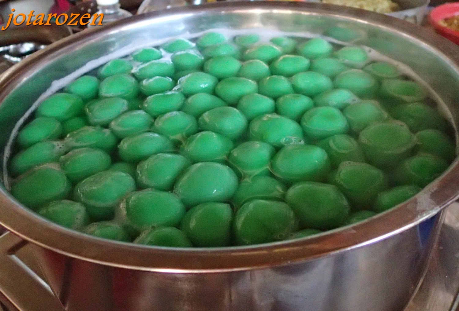 Footsteps - Jotaro's Travels: YummY! - Nyonya Kueh Cakes @ Baba Charlie