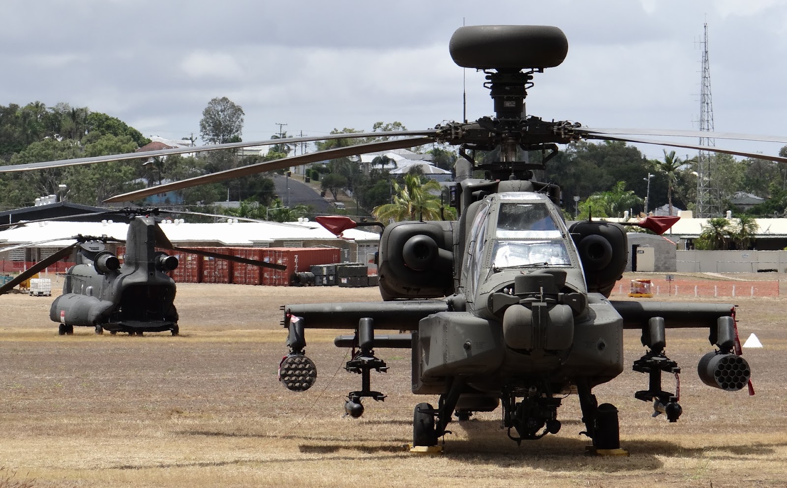 Air Queensland.blogspot: RSAF Boeing AH-64D Apache helicopters based at ...