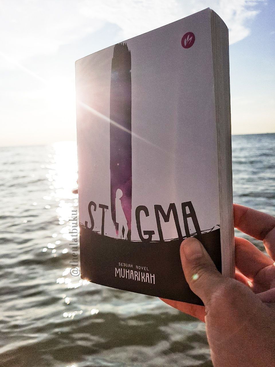 D'ulatbuku - A Book Review: Book Review #31: Stigma