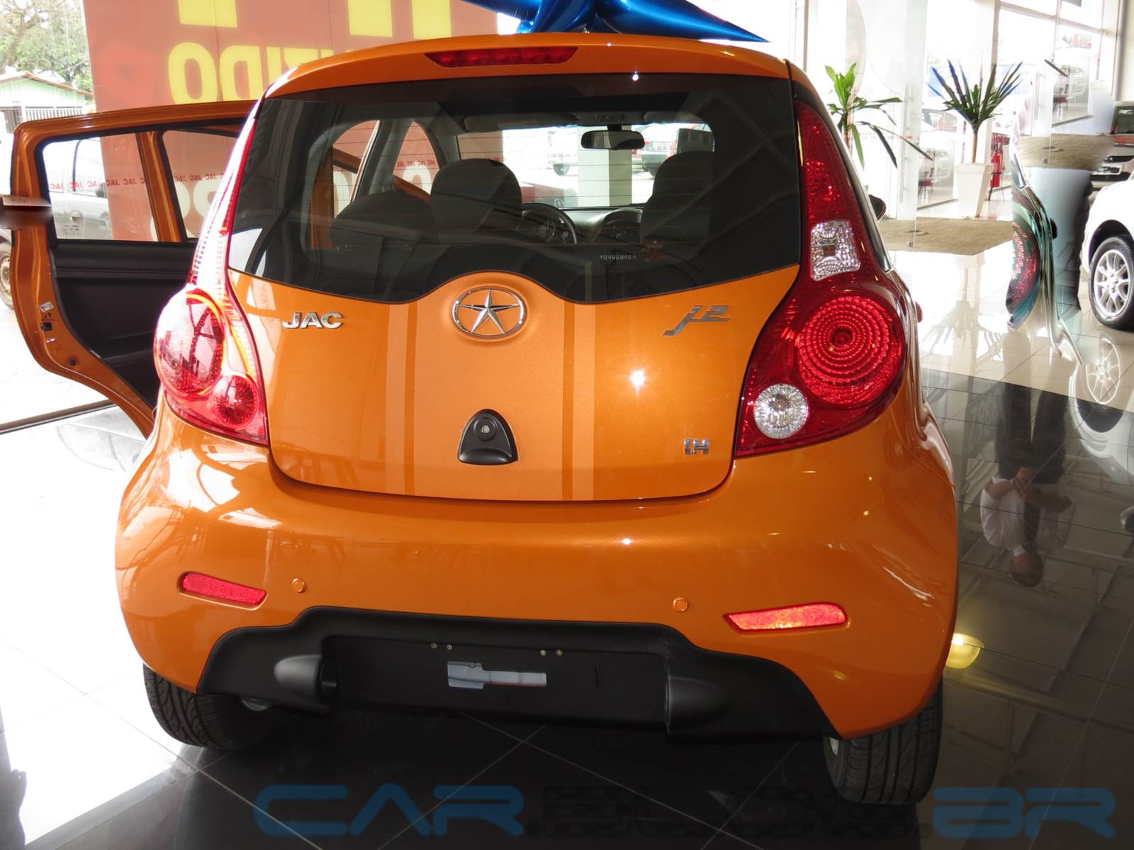 Jac J2 chega às concessionárias com preço de R$ 30.900