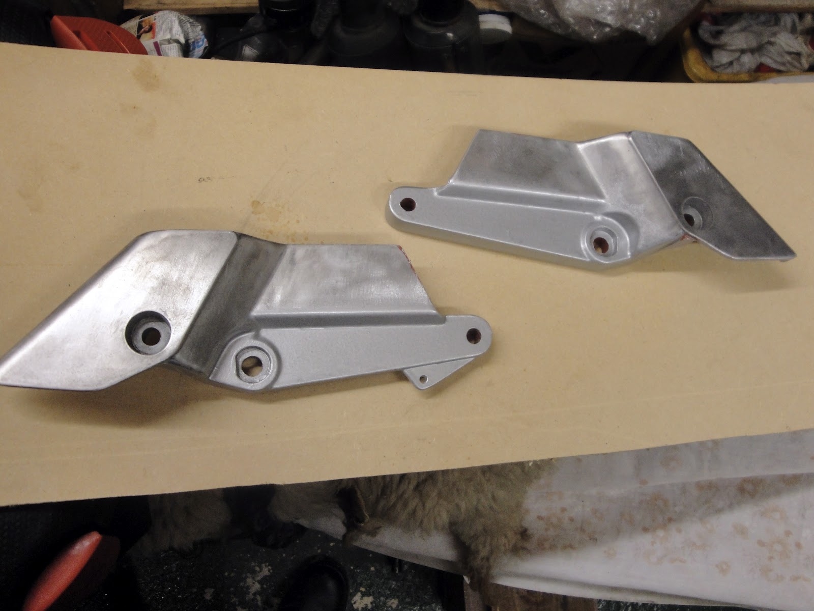 TriMotoRevival: Footrest hangers