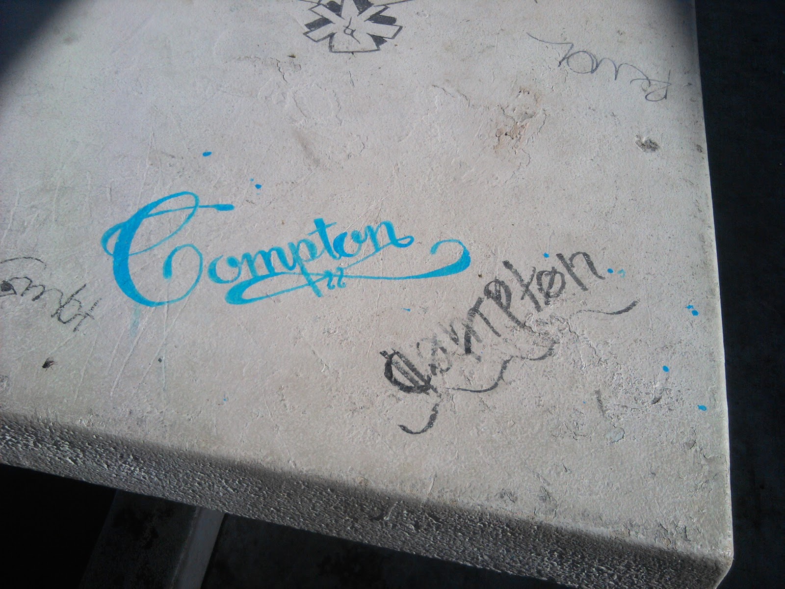 graffiti , murals & tagging : Compton ( tagging crews )