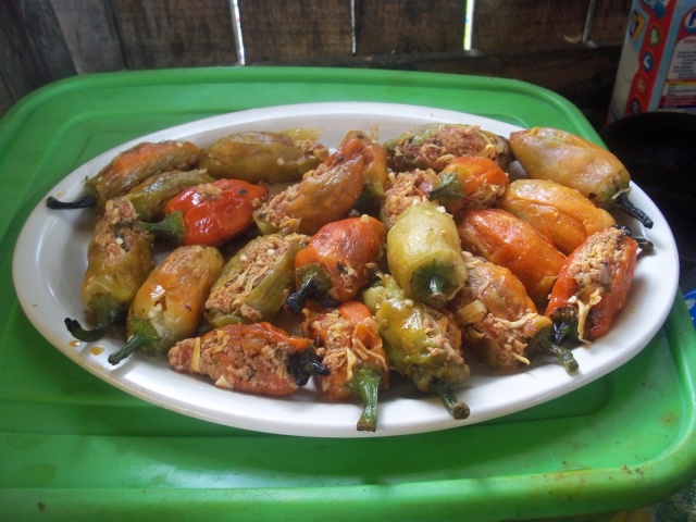 El cuexcomate: Chiles de agua rellenos