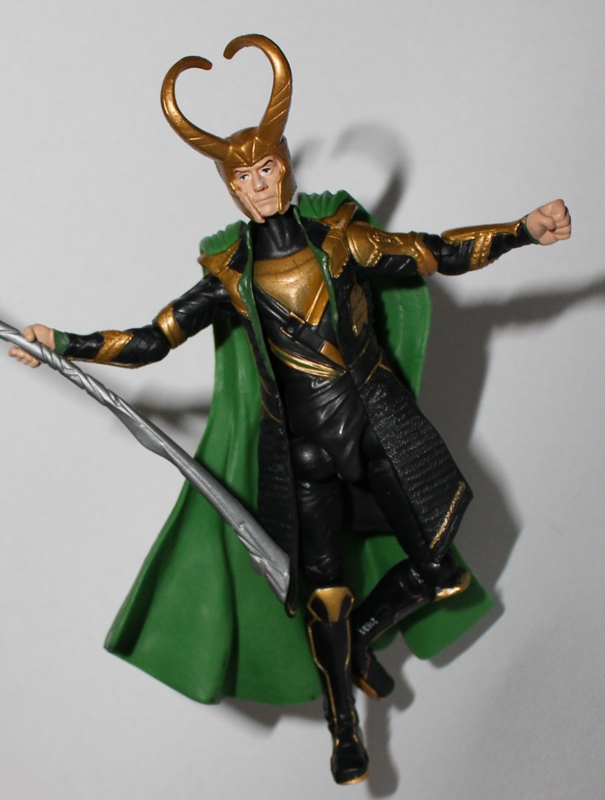 Figuras de Acción A Go-Gó: LOKI (COSMIC SPEAR) (THE AVENGERS: MOVIE SERIES)