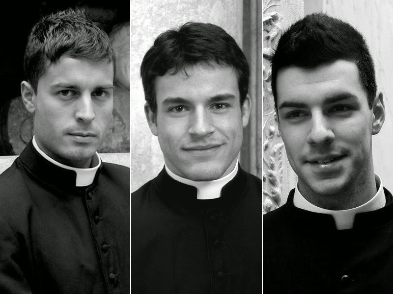 M A G I A : calendário Vaticano e sua seleção de padres bonitos ...