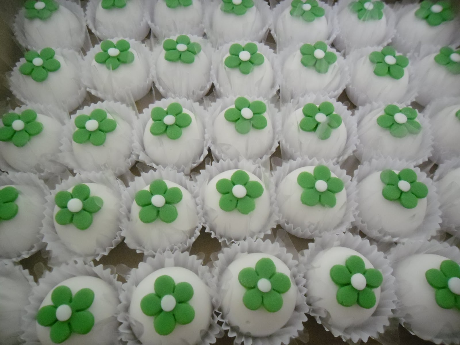 Doces da Carlinha: Docinhos Fondados Flores Verdes - Ana Cristina