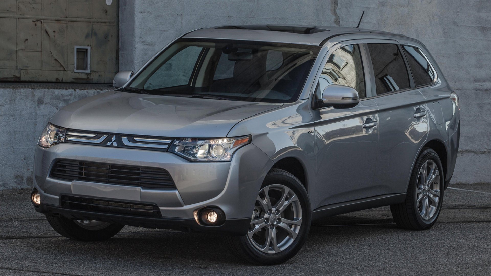 2014 Mitsubishi Outlander HD Wallpapers