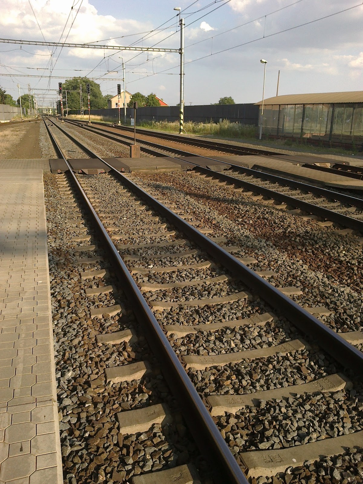 Visual Idioms: Be on the wrong track