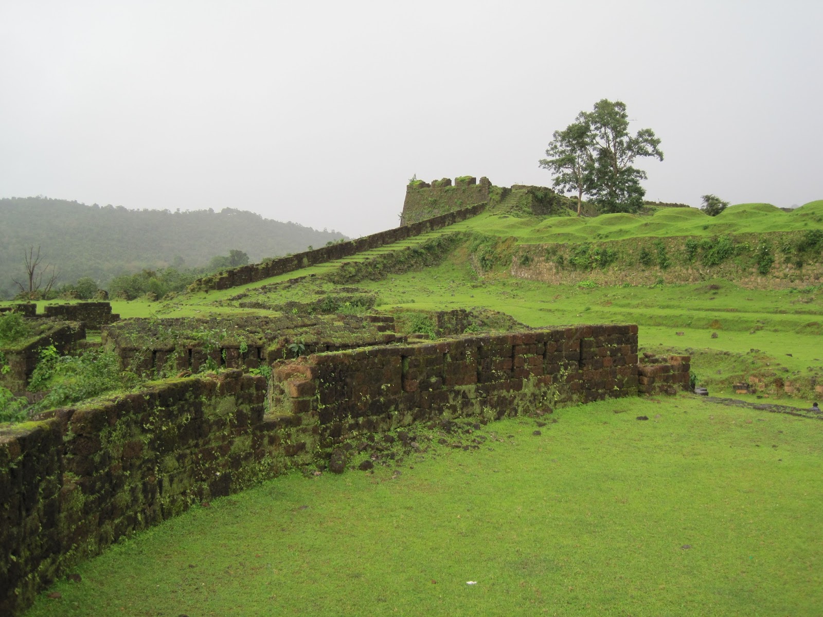 YENNAAR: Shivappa Nayakana Kote - Nagara Fort