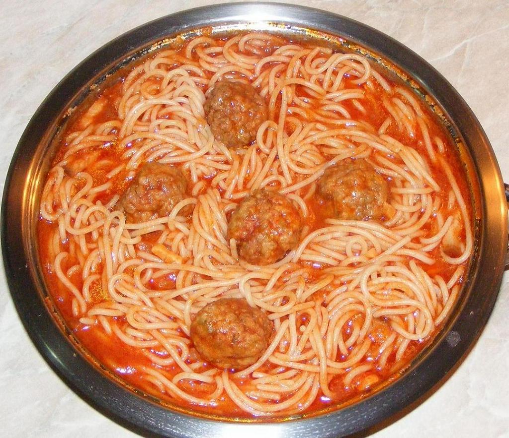 Spaghete cu chiftele | Preparatedevis.ro