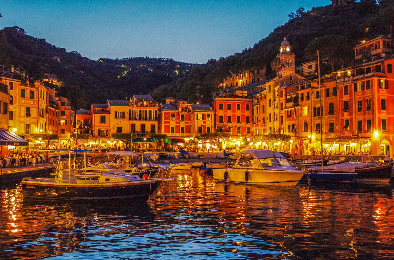 Portofino, la Piazzetta più famosa del mondo... | Romantico weekend