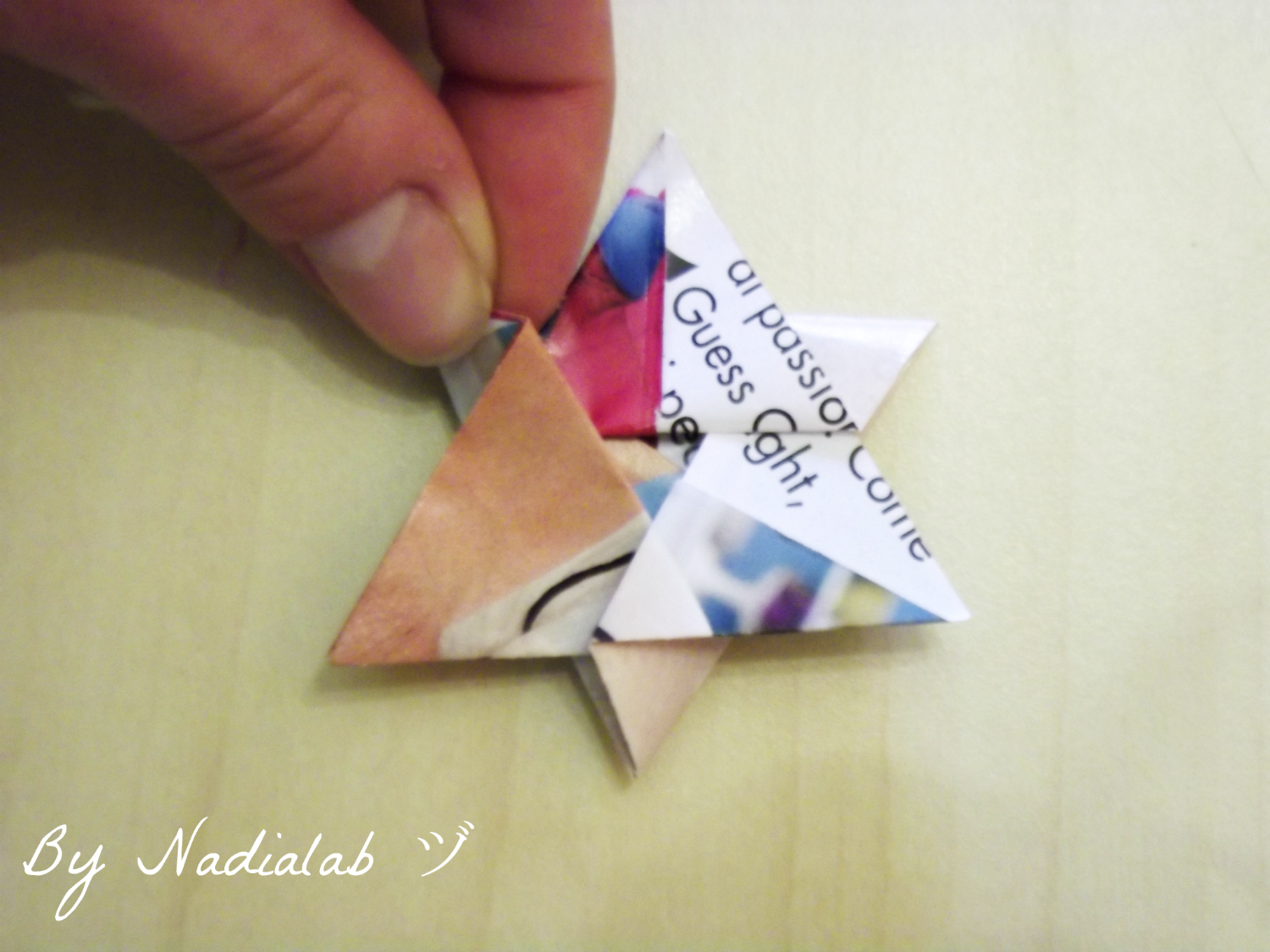 Tutorial: come fare una stella di carta - ByNadialab - origami jewelry ...