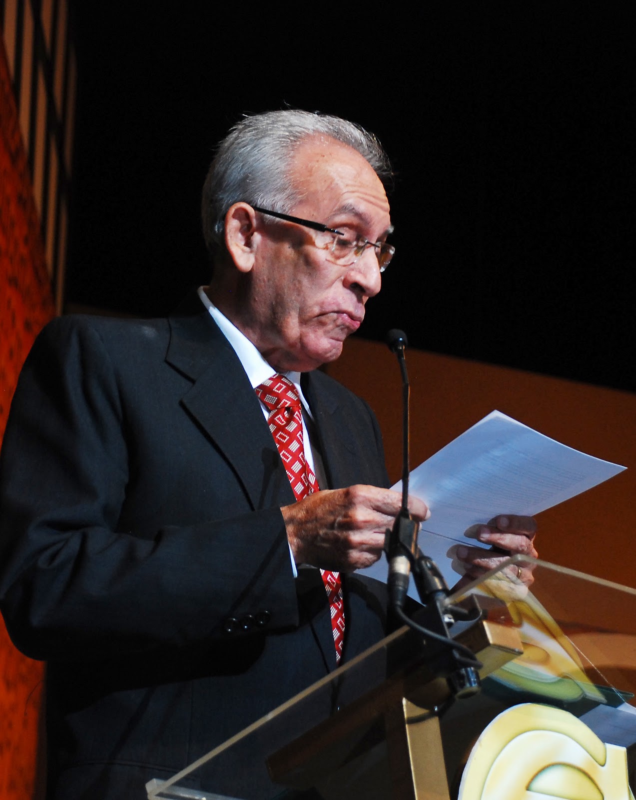 Armando Almánzar: Biografía