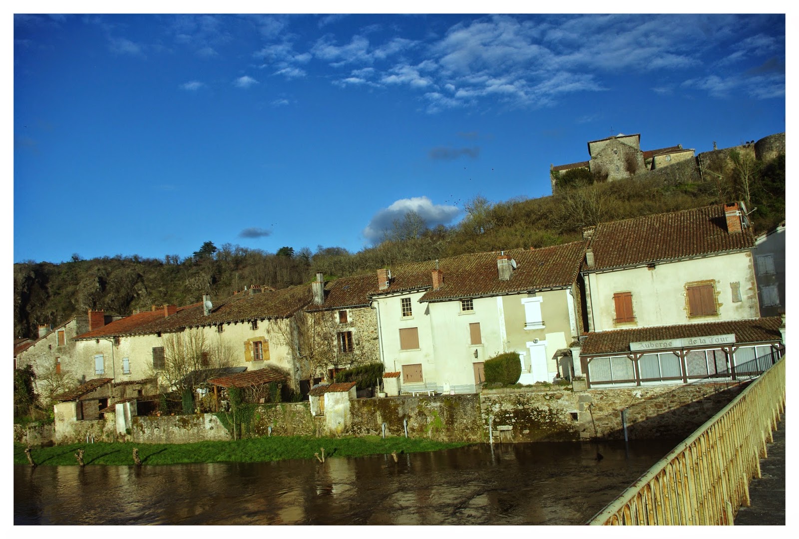 ALLOUE 16490: SAINT-GERMAIN-DE-CONFOLENS - LA VALLEE DE LA VIENNE