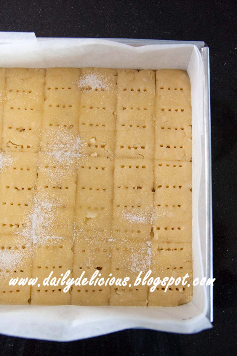dailydelicious: Easy Macadamia Shortbread