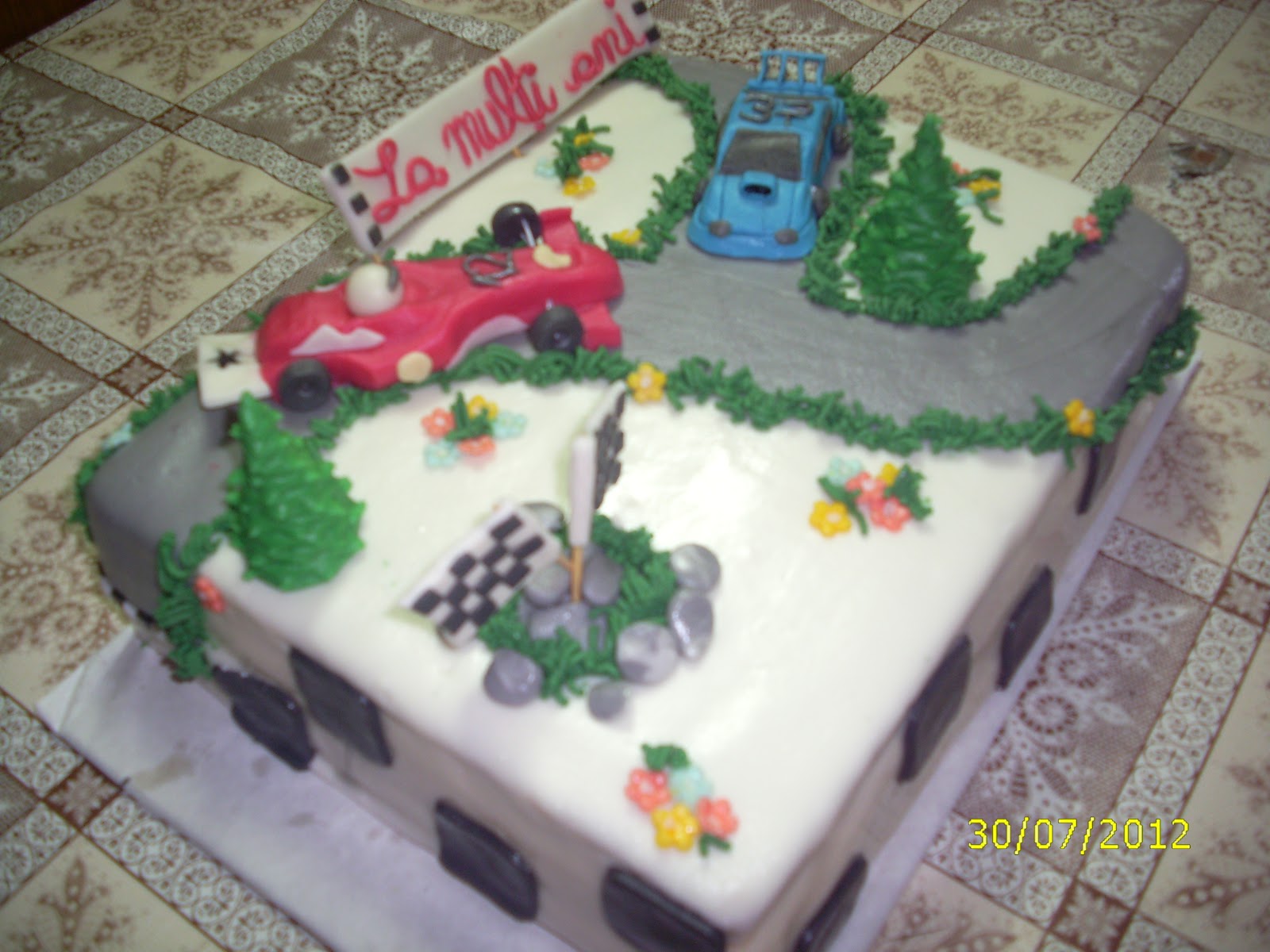 elenna cakes: tort cursa de masini pt tata si fiu