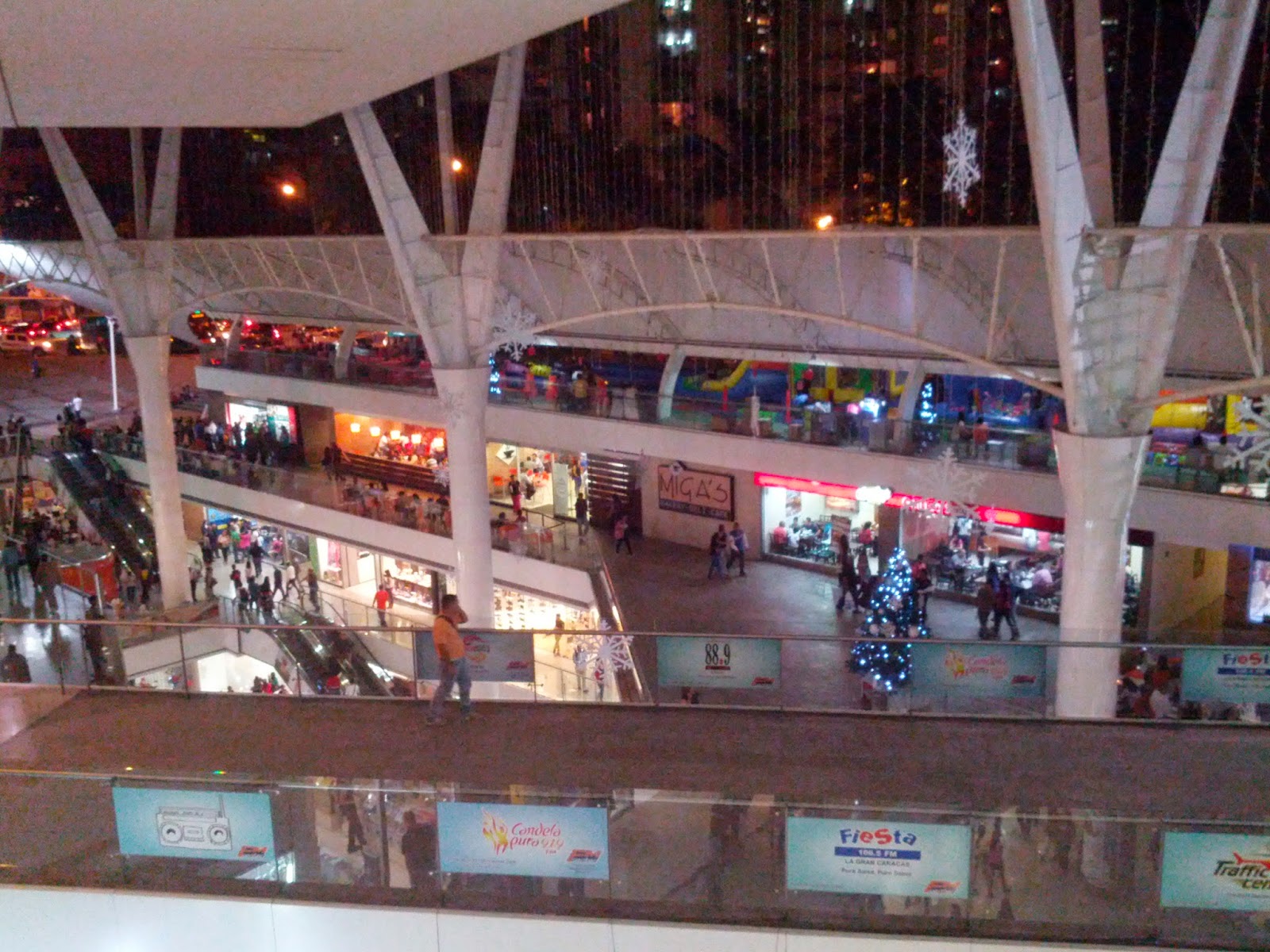 Paisajes de Caracas: Centro Comercial Millennium (Millennium Mall)