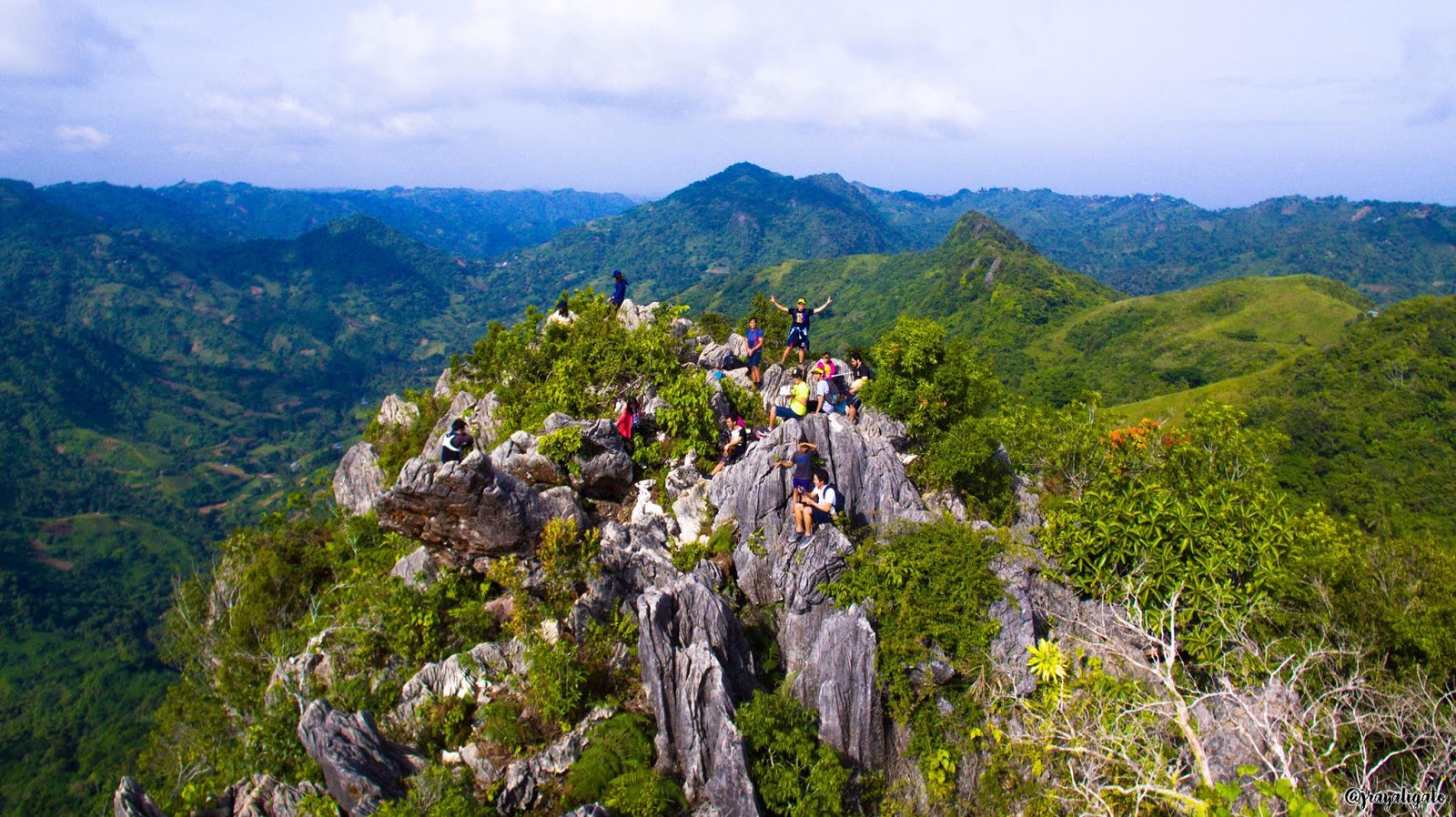Twin Hike: Mt. Manunggal & Mt. Mauyog | sheenzoned