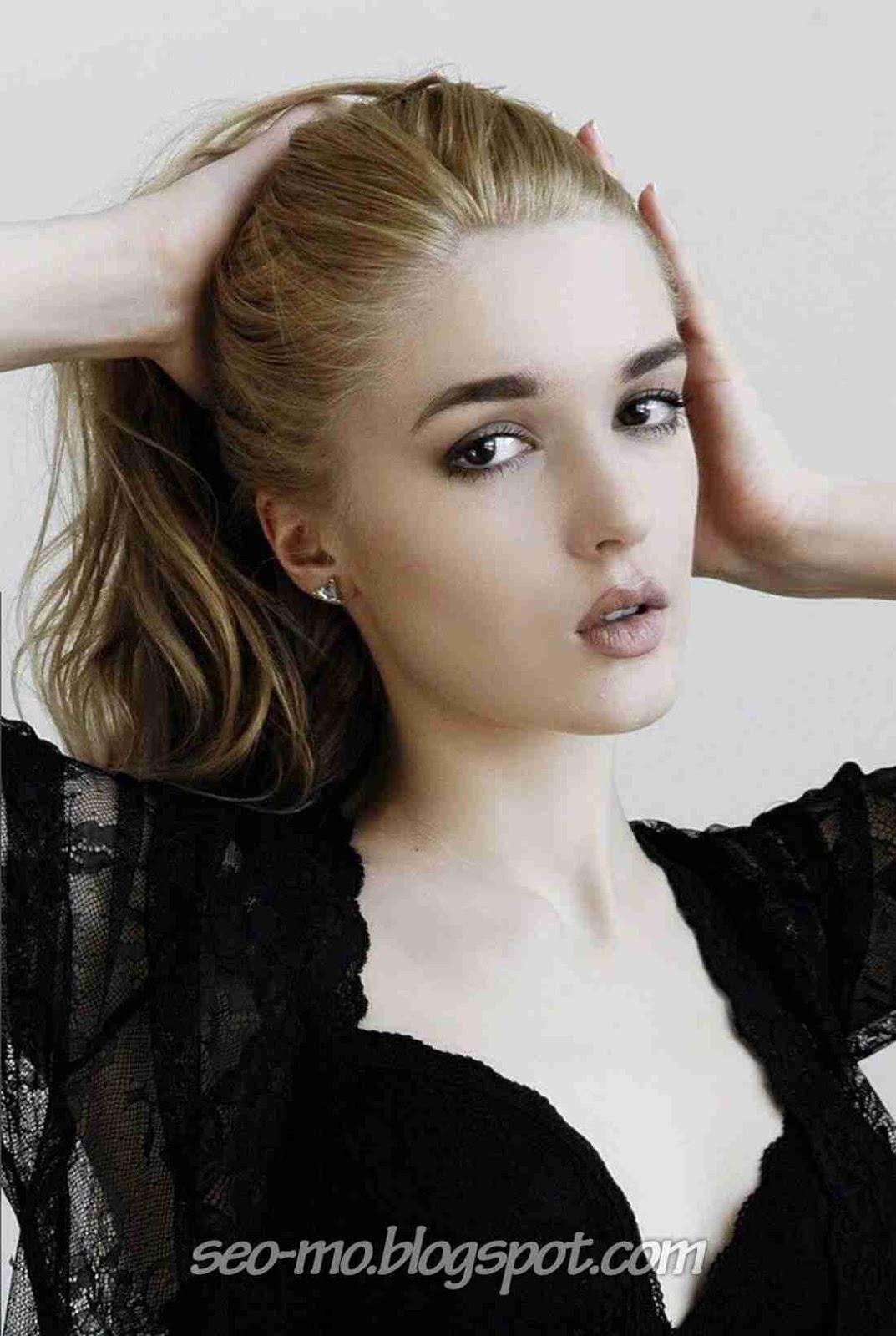 Biodata dan Foto Alisa Manyonok Terbaru | Informasi Biodata Populer