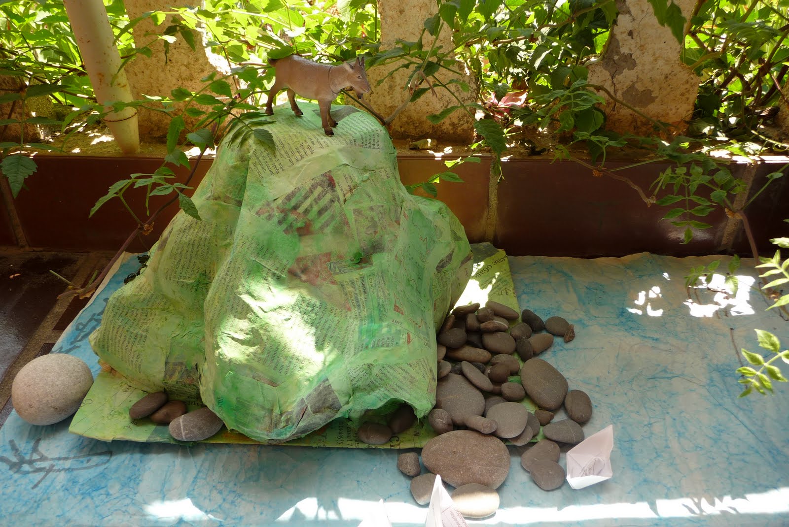 Make and Play: A Paper Sea And an Island / Papirno more i ostrvo