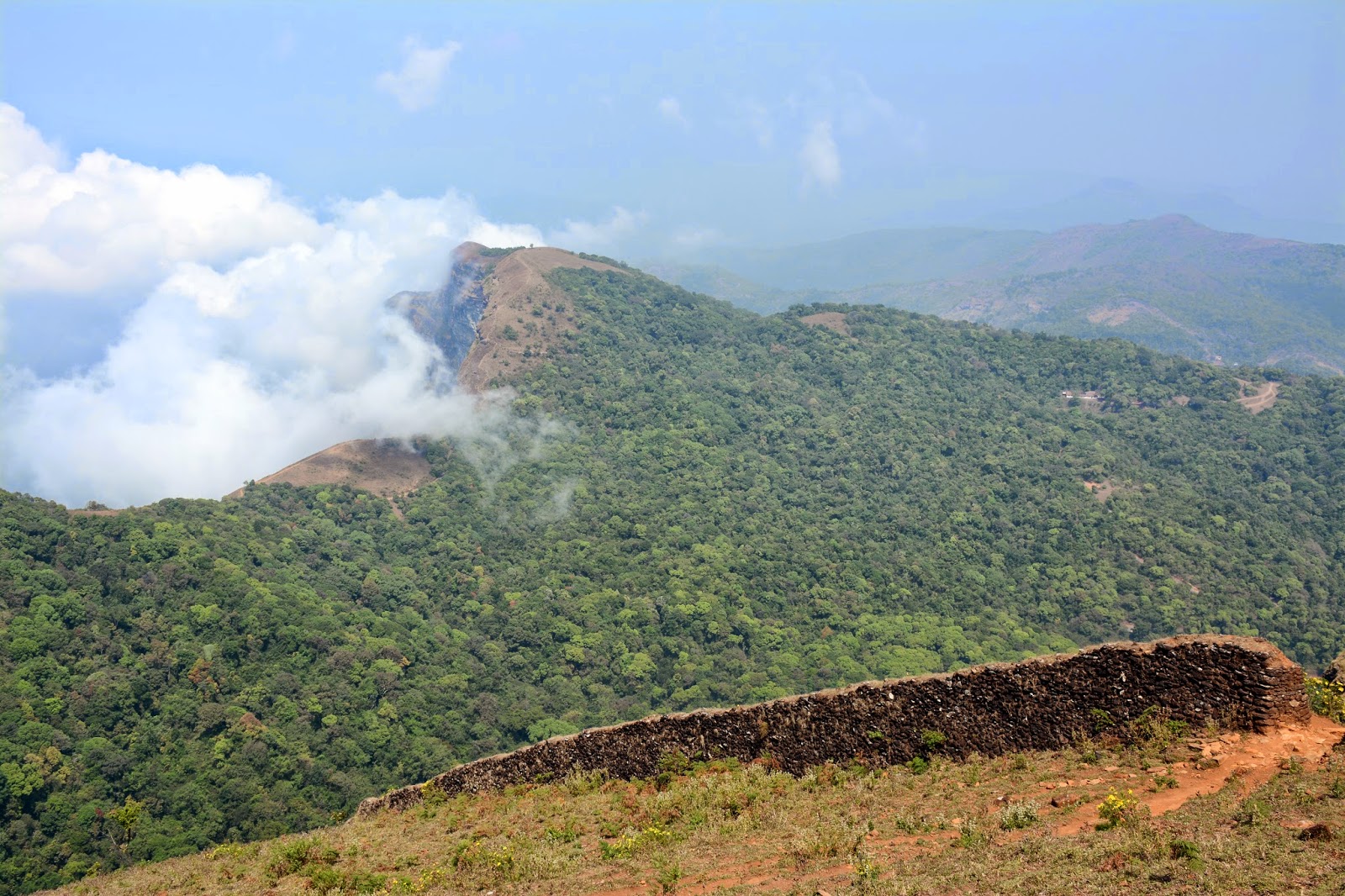 Our Travel Tales: Trek to Ballarayanadurga Fort