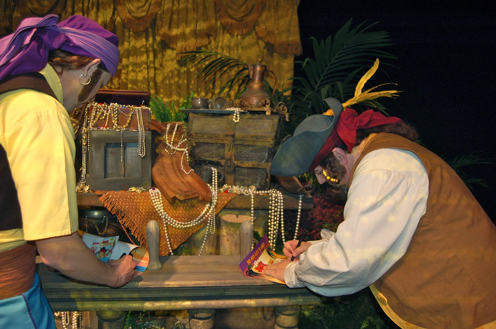 Disney Sisters: Disney Parks Blog Meet-Up / Sharky and Bones Concert